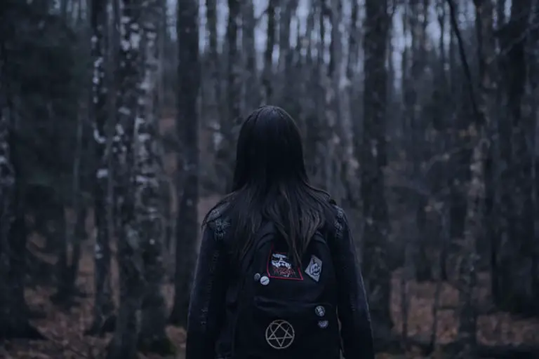 PYEWACKET: Low-Key Folk Horror Serves Up Tension & Atmosphere